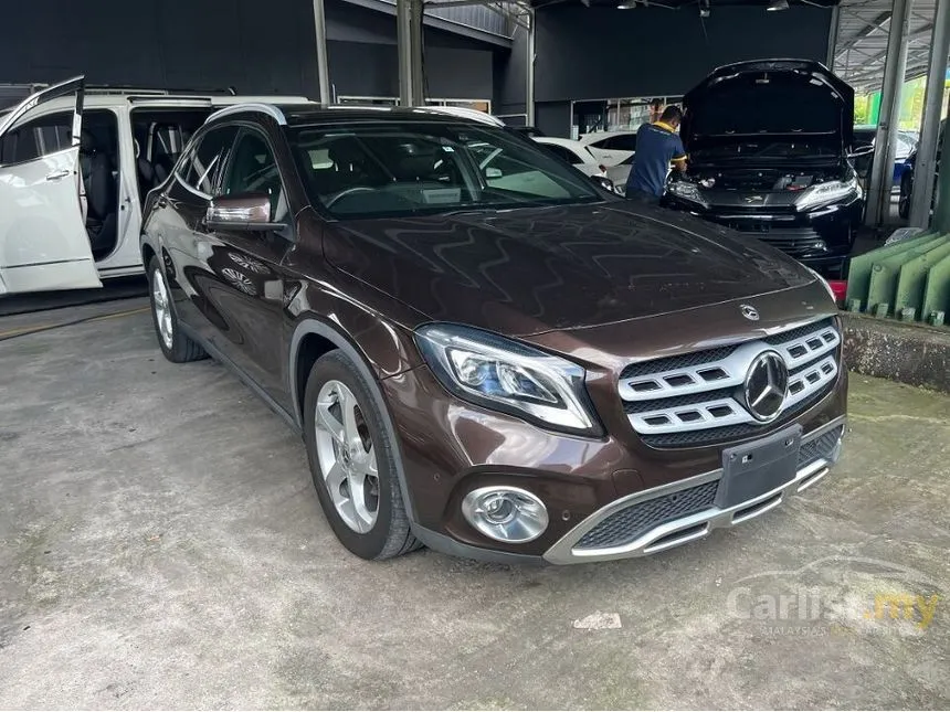 Recon 2018 Mercedes-Benz GLA180 SE ** Fully Loaded / Panoramic Roof ...