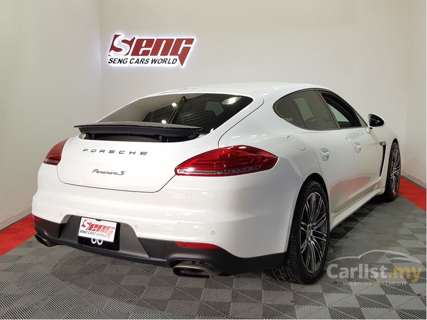 2015 Porsche Panamera 4 Hatchback