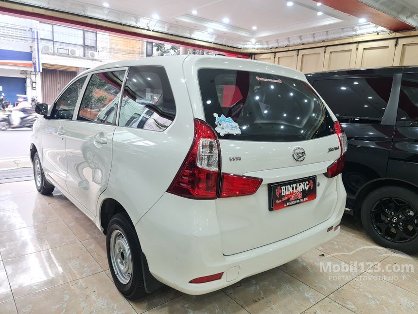 Jual Mobil Daihatsu Xenia 2015 D PLUS 1.0 di Jawa Barat Manual MPV ...