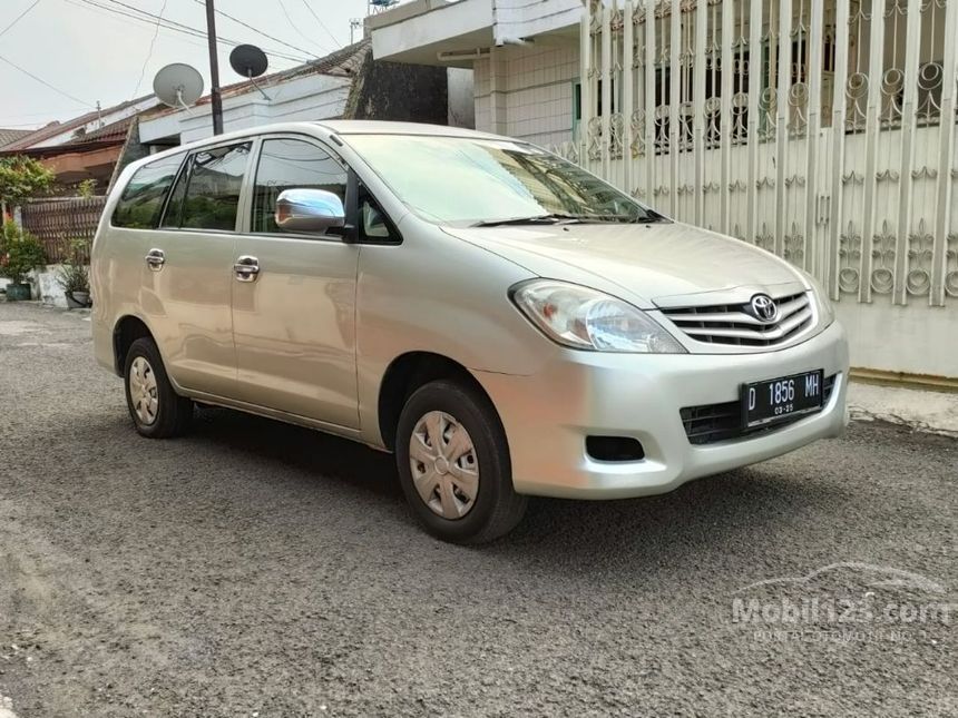 Jual Mobil Toyota Kijang Innova 2010 J 2.0 di Jawa Barat Manual MPV ...