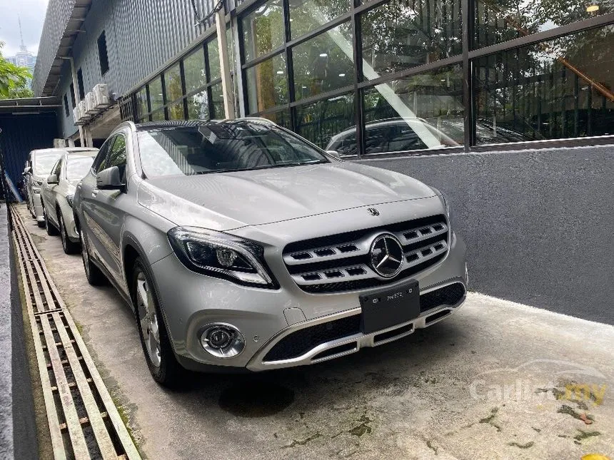 Recon 2017 Mercedes-Benz GLA180 1.6 TURBO PREMIUM FACELIFT KEYLESS 2 ...