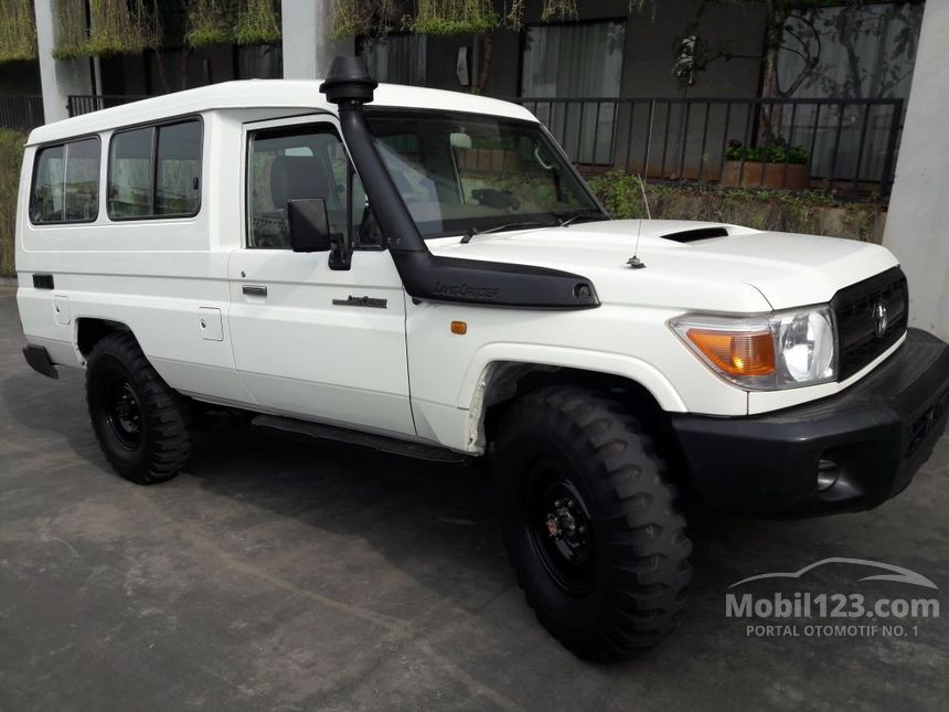 Jual Mobil Toyota Land Cruiser 2012 LC70 V8 4.5 Manual 4.5 di DKI Jakarta Manual SUV Offroad 4WD ...