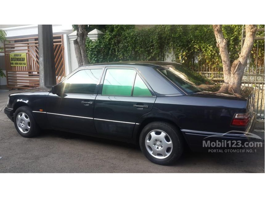 Jual Mobil Mercedes-Benz E220 1996 W124 L4 2.2 Manual 2.2 di DKI ...