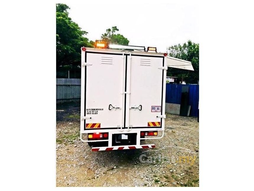 New 2016 Mitsubishi Fuso Navy Blue Box Truck 14ft - Carlist.my