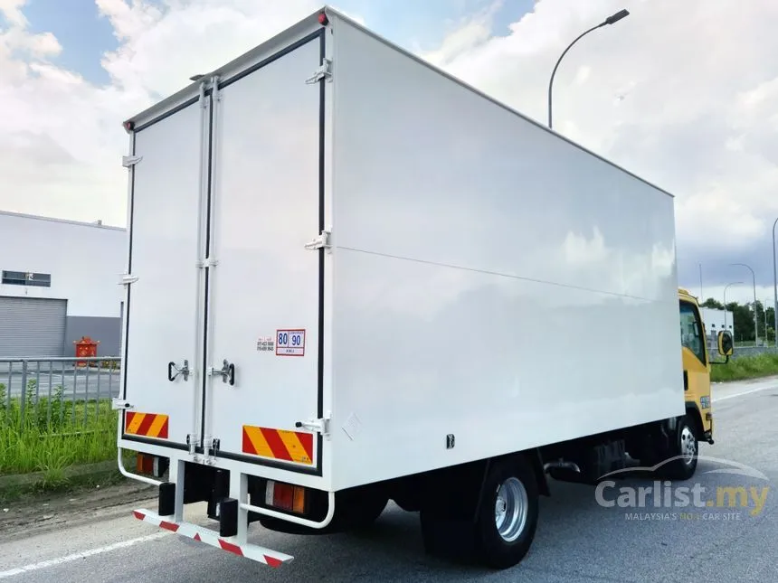 Recon Isuzu npr pro 17ft box van /Year register 2022 - Carlist.my
