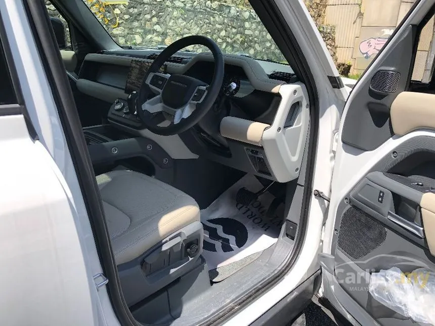 Recon 2022 NEW CAR CONDITION 750 KM ONLY BEIGE INT MATRIX LIGHT NEW ...