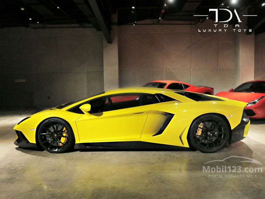 Jual Mobil Lamborghini Aventador 2013 LP 720-4 50 Anniversario 6.5 di ...