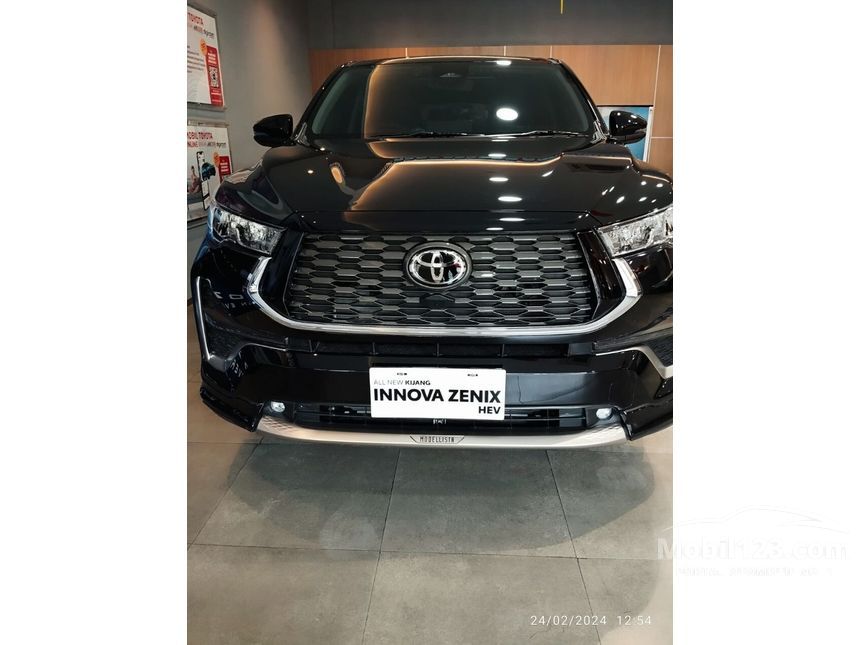 Jual Mobil Toyota Kijang Innova Zenix 2023 Q HV TSS Modellista 2.0 di ...