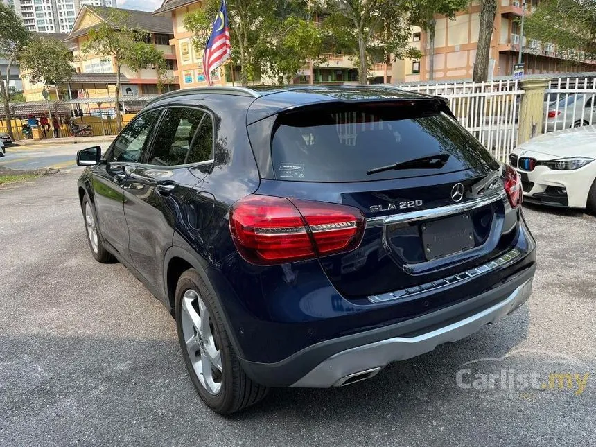 Recon 2017 Mercedes-Benz GLA220 2.0 4MATIC SUV - SUNROOF, HARMAN KARDON, POWER BOOT - Carlist.my