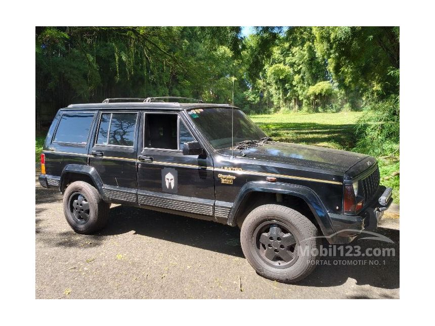 Jual Mobil Jeep Cherokee 1995 4.0 di Banten Automatic SUV Hitam Rp 160. ...