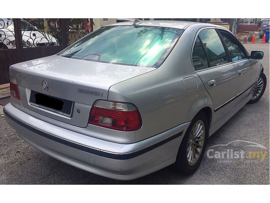 BMW 528i 2001 2.8 in Kuala Lumpur Automatic Sedan Silver for RM 26,888 - 4075029 - Carlist.my