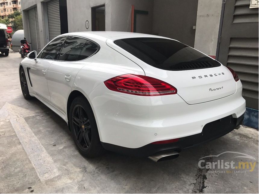 2015 Porsche Panamera 4 Hatchback