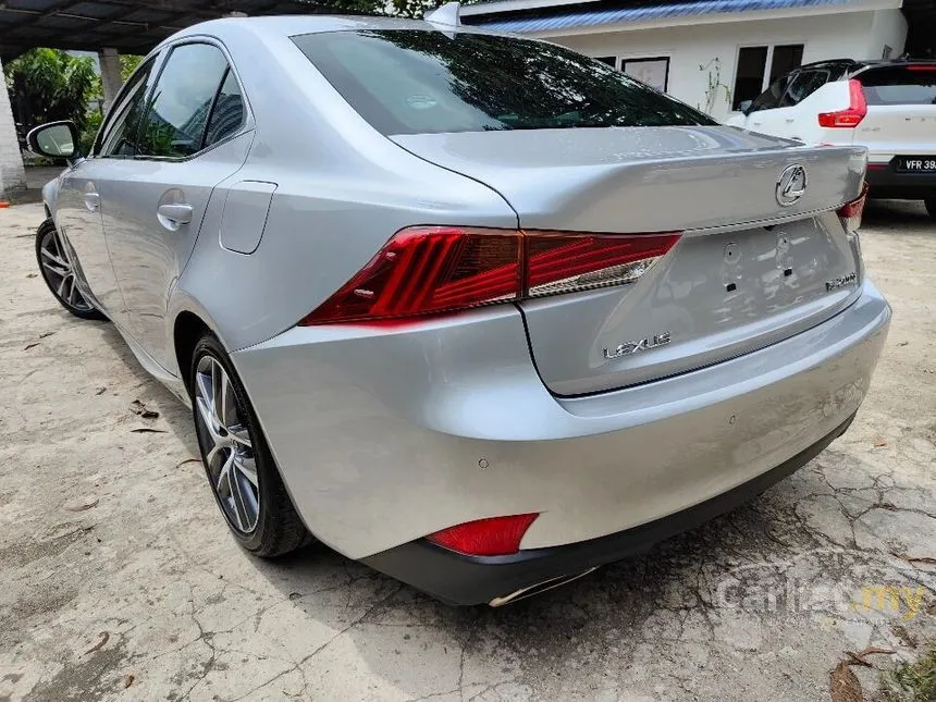 Recon 2017 Lexus IS200t 2.0 - Carlist.my